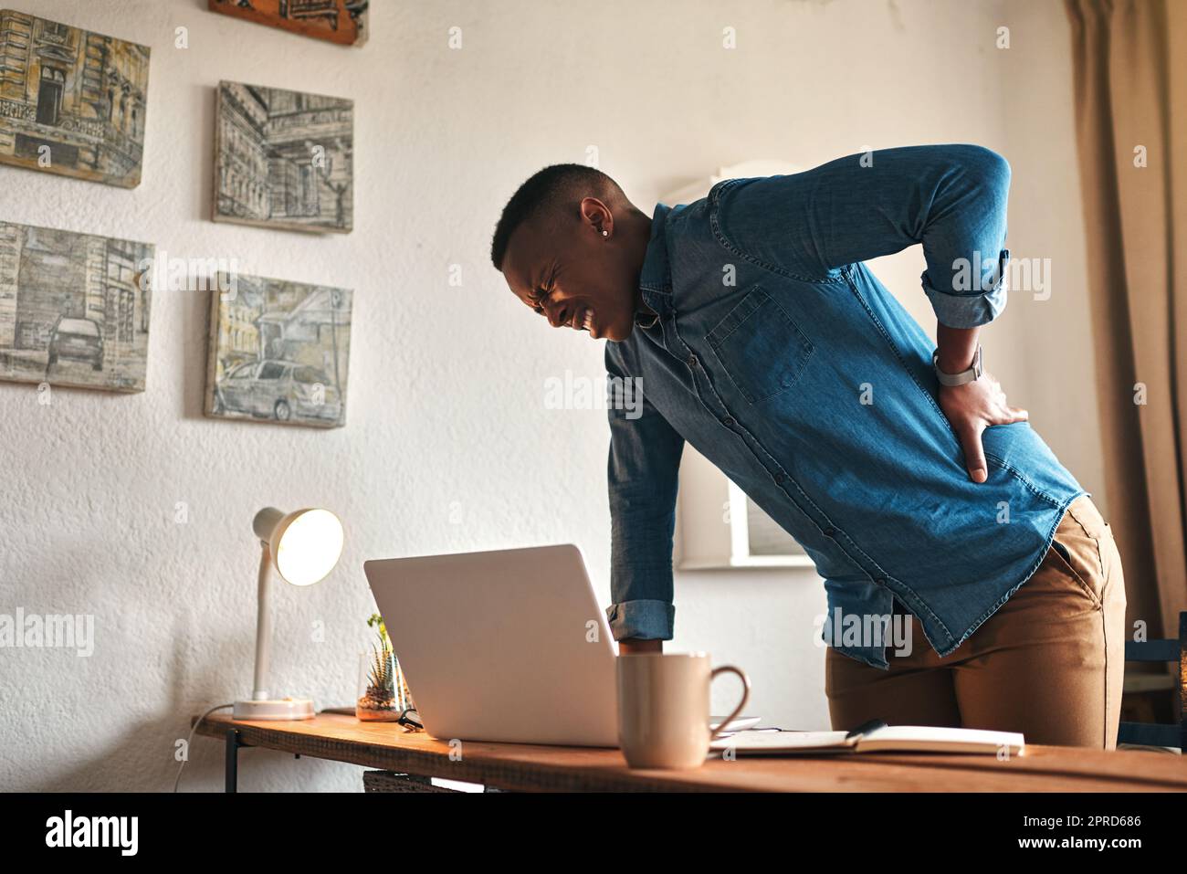 Body posture hi-res stock photography and images - Alamy