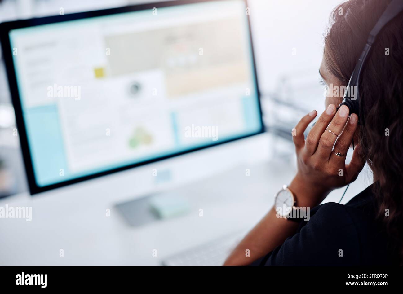 Check in agent hi-res stock photography and images - Alamy