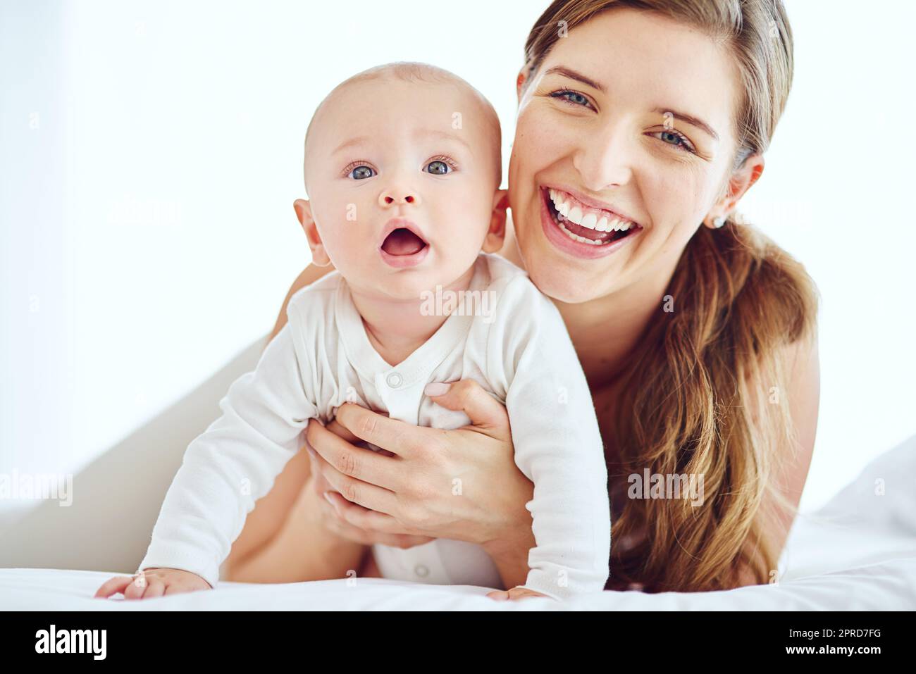 Caring cuddling hi-res stock photography and images - Alamy