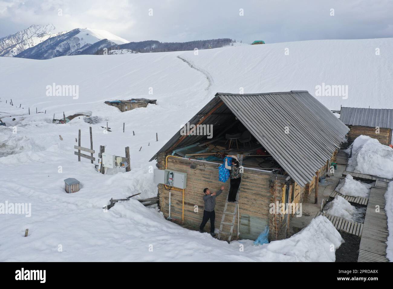 (230427) -- HEMU, April 27, 2023 (Xinhua) -- This aerial photo taken on ...