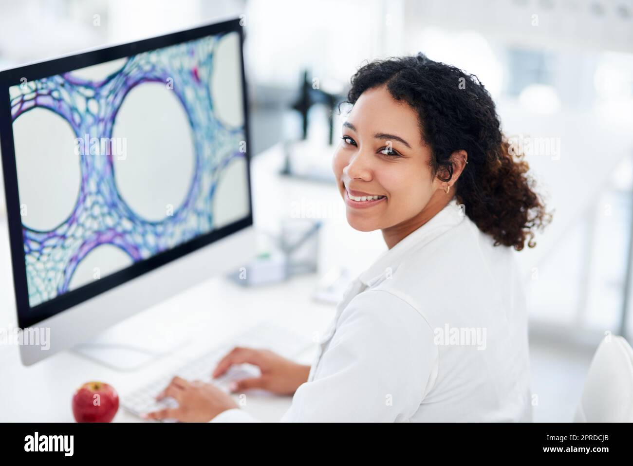 Female computer scientist hi-res stock photography and images - Alamy