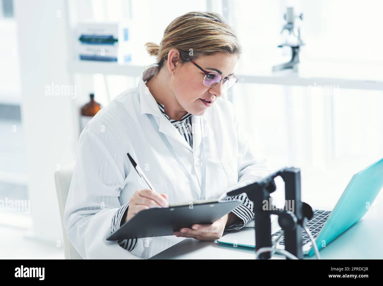 This looks like something Ive seen before. an attractive young female ...