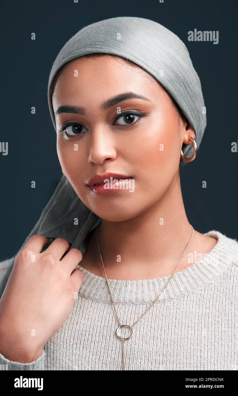 Muslim modest fashion hi-res stock photography and images - Alamy