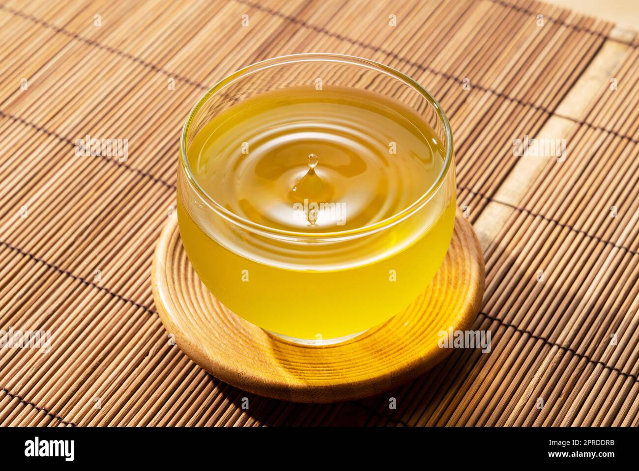 Cold Japanese green tea placed on a bamboo luncheon mat Stock Photo - Alamy