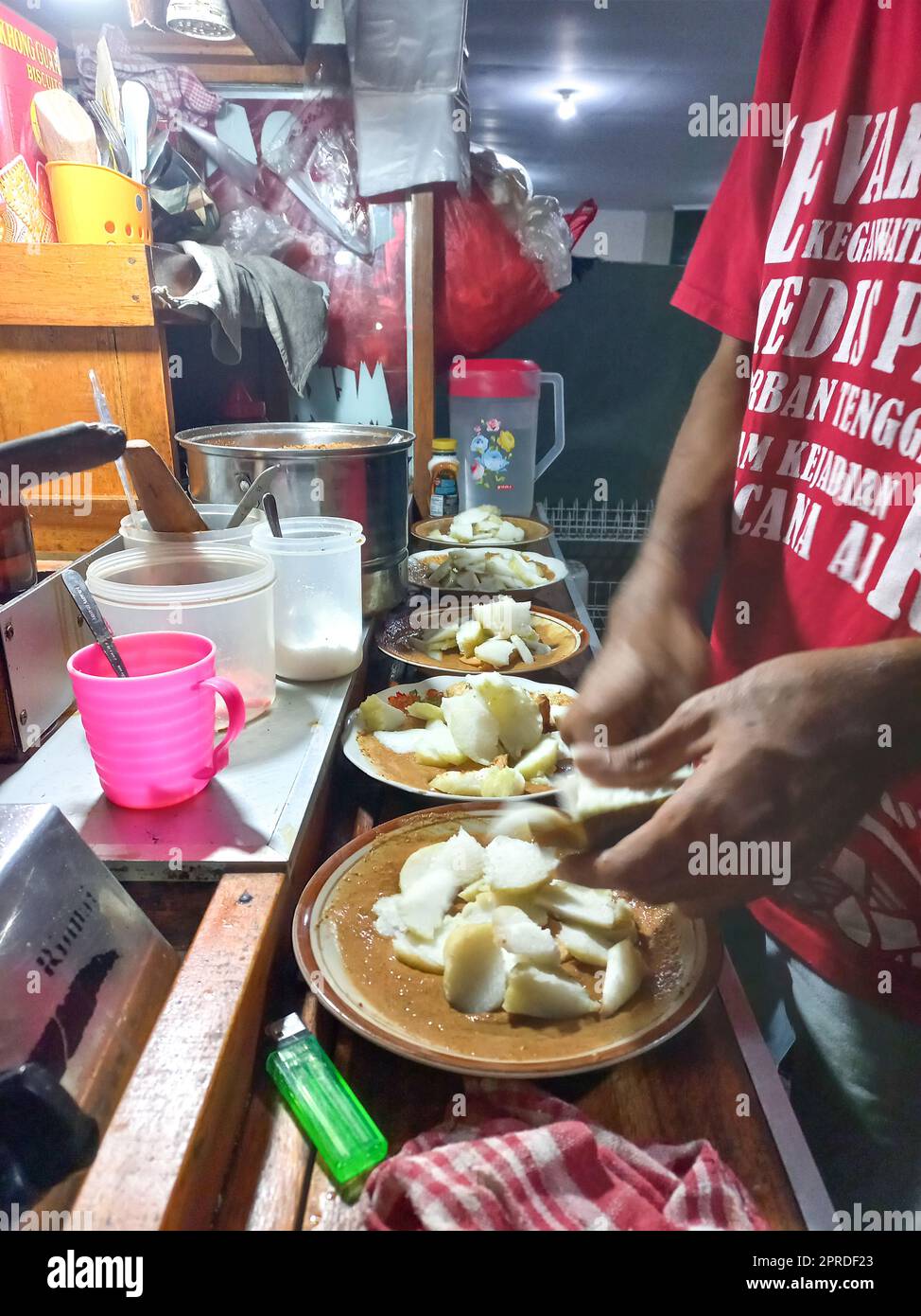 Ketoprak betawi traditional street hi-res stock photography and images ...