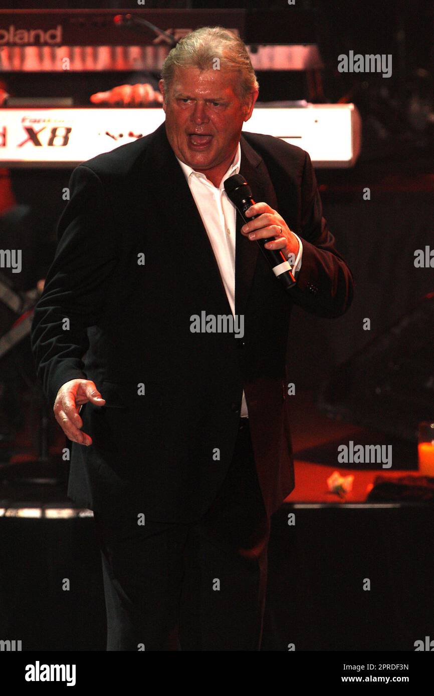 John Farnham commences his 'John Farnham Live!' series of concert dates ...