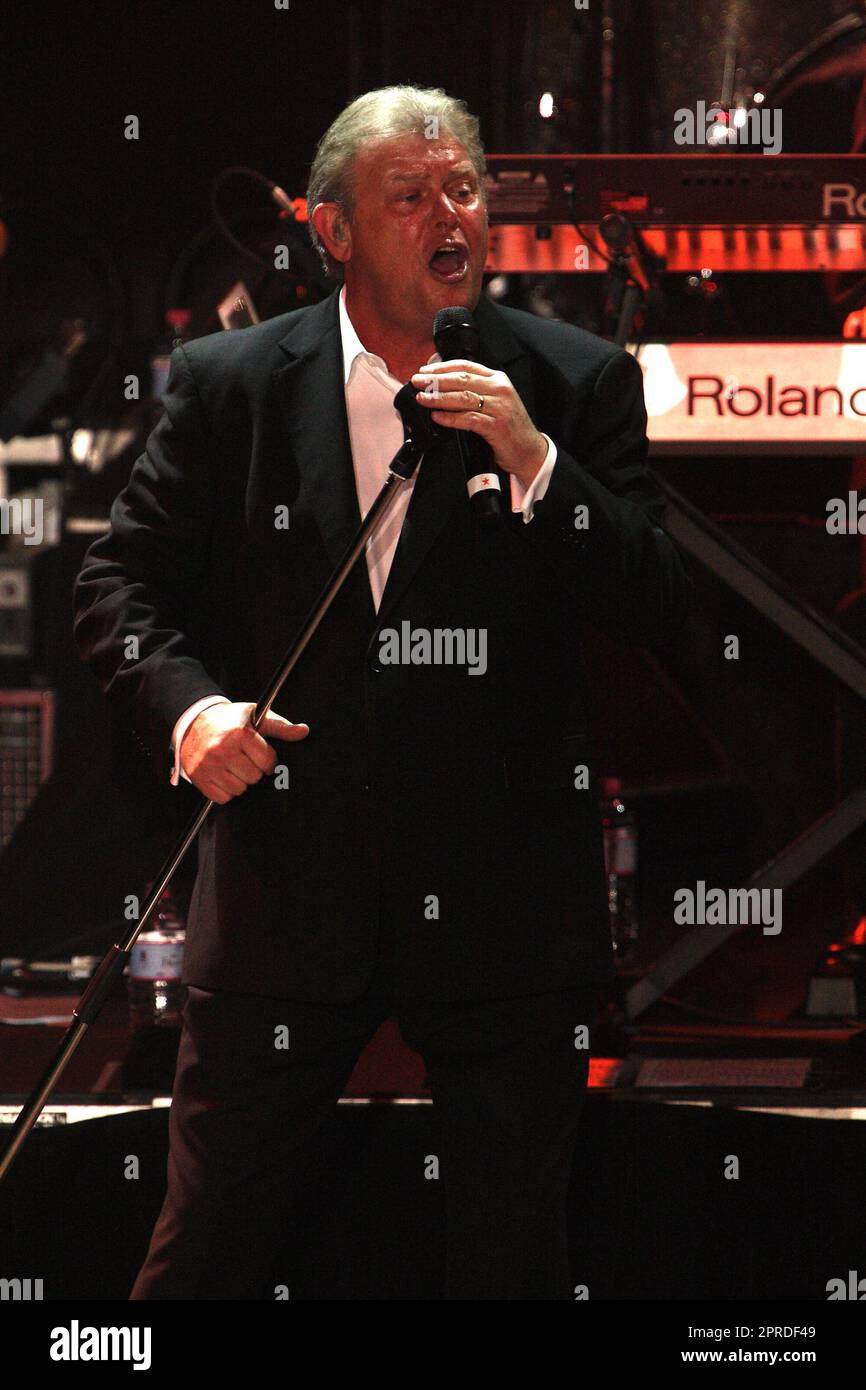 John Farnham commences his 'John Farnham Live!' series of concert dates ...