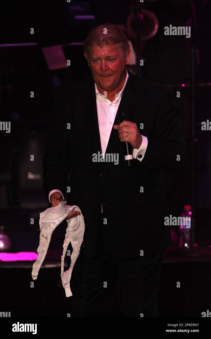 John Farnham commences his 'John Farnham Live!' series of concert dates ...