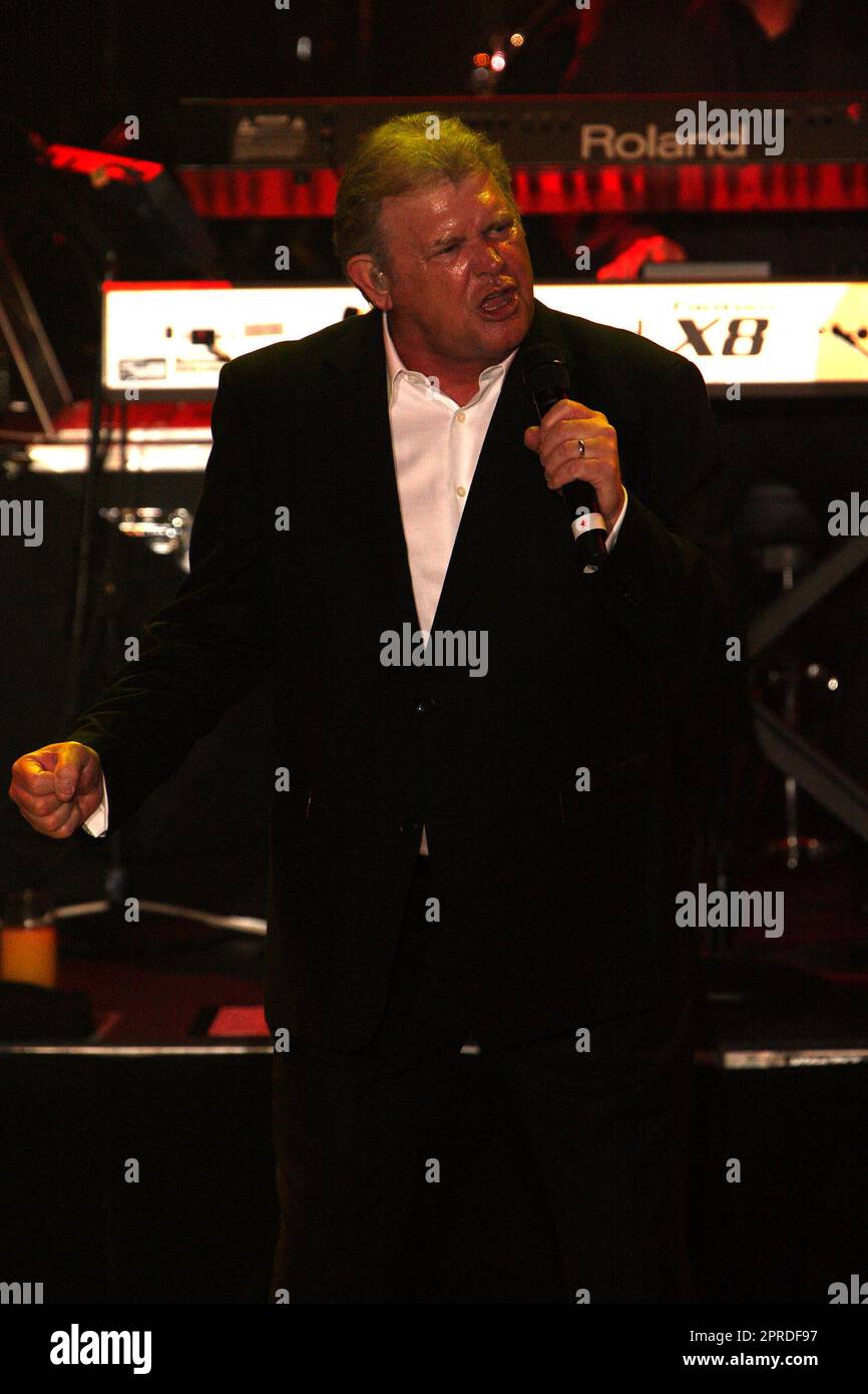 John Farnham commences his 'John Farnham Live!' series of concert dates ...