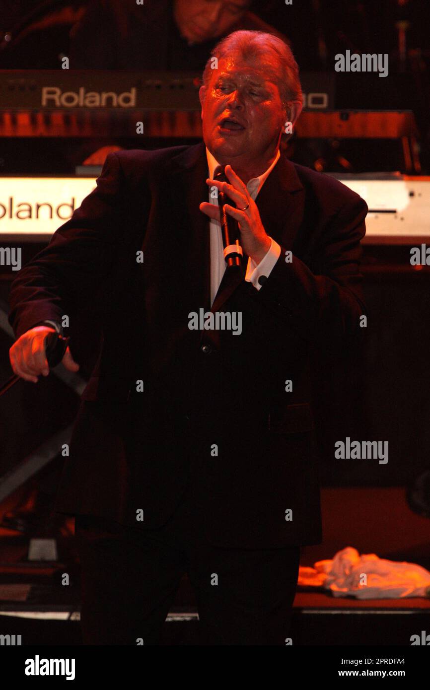 John Farnham commences his 'John Farnham Live!' series of concert dates ...