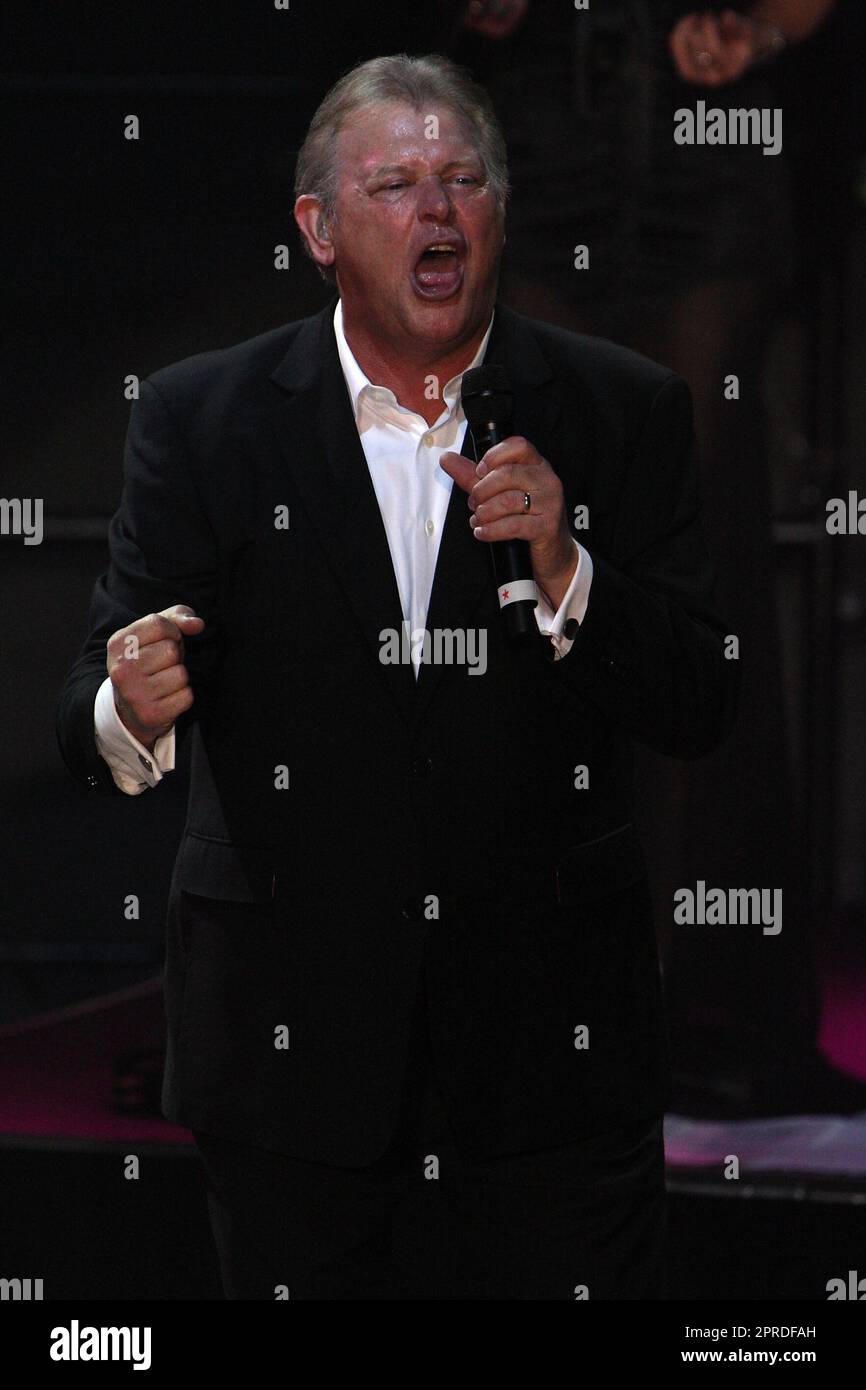 John Farnham commences his 'John Farnham Live!' series of concert dates ...