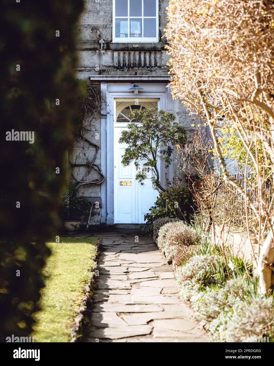 Cute entrance through the yard in Edinburgh Stock Photo - Alamy