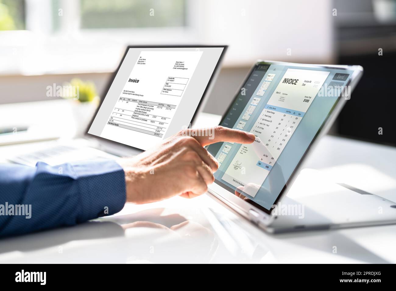 Invoice Accounting Software On Computer Stock Photo - Alamy