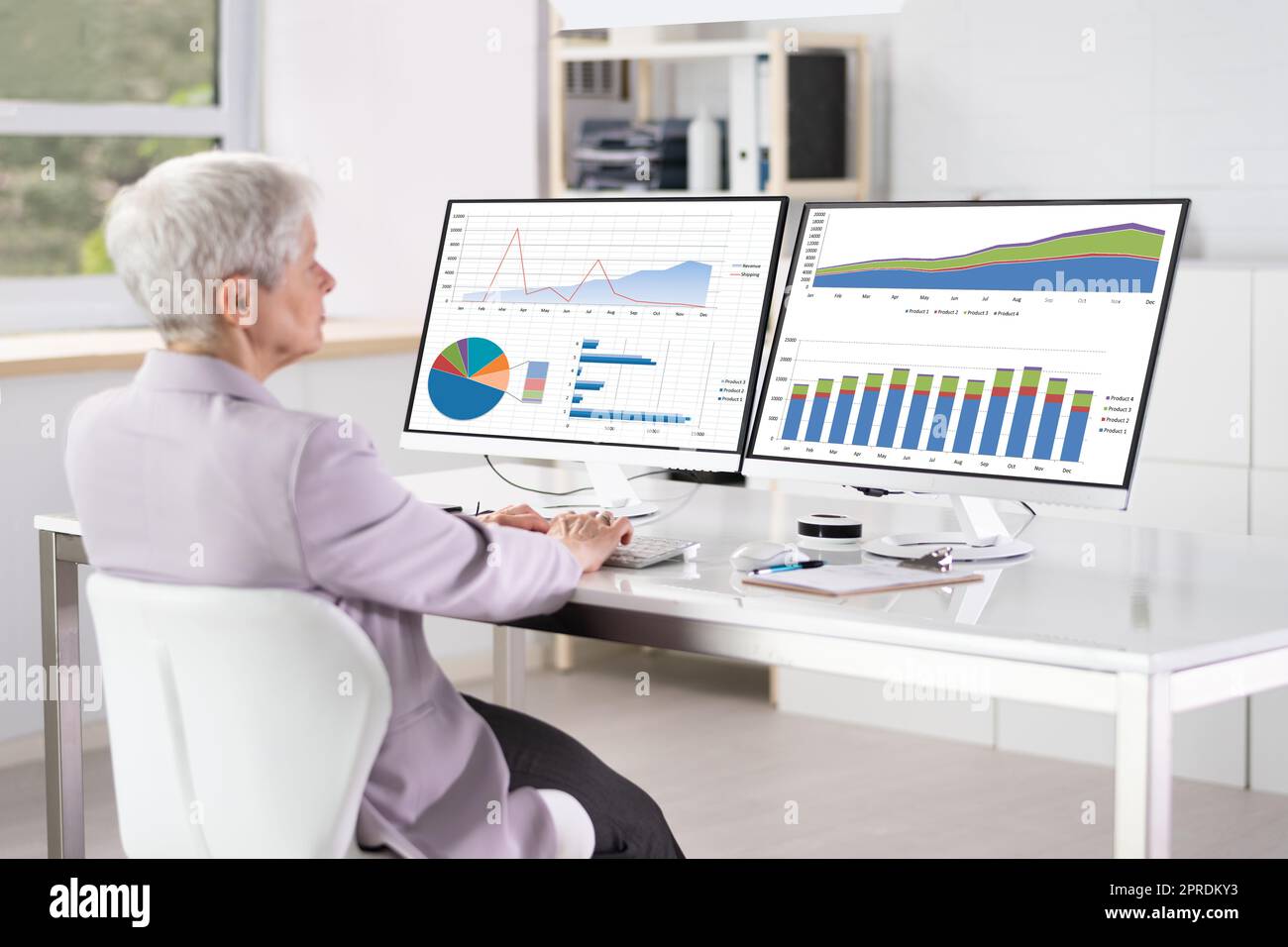 Analyst Women Looking At KPI Data Stock Photo - Alamy