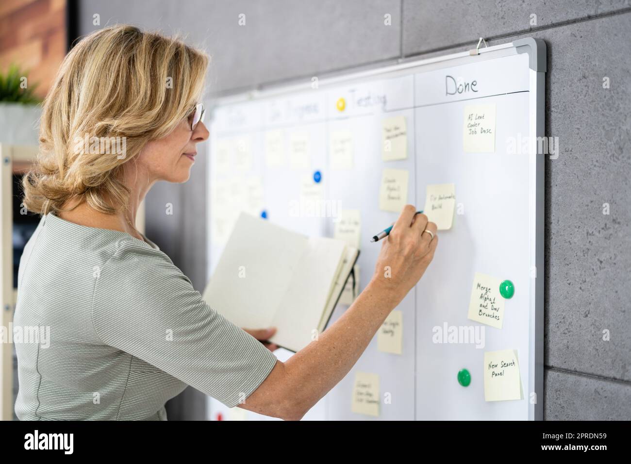 Notes on wall hi-res stock photography and images - Alamy