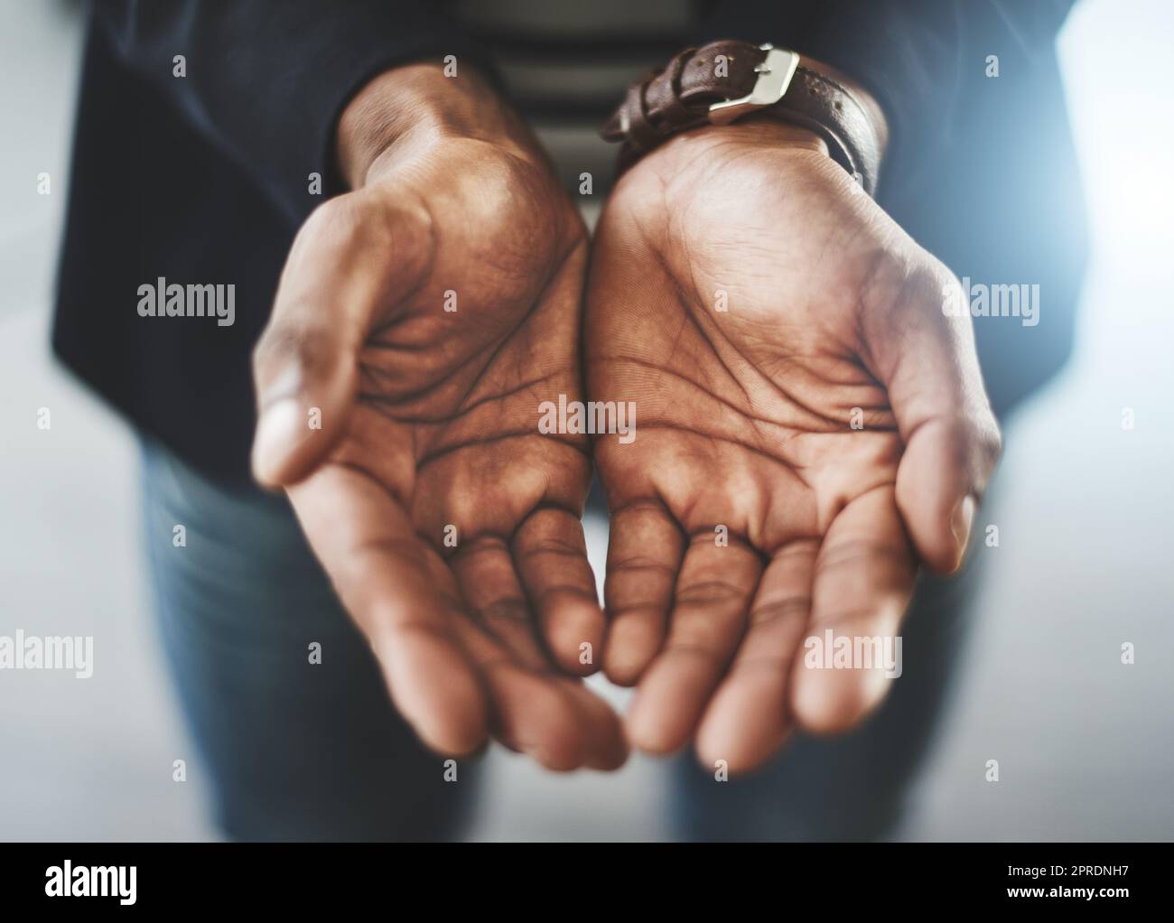 Hands cupped hi-res stock photography and images - Alamy
