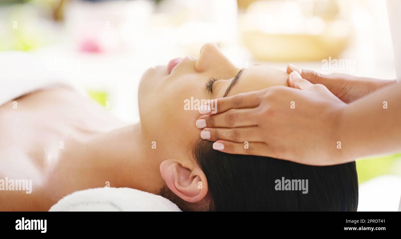 Woman head massage hi-res stock photography and images - Alamy