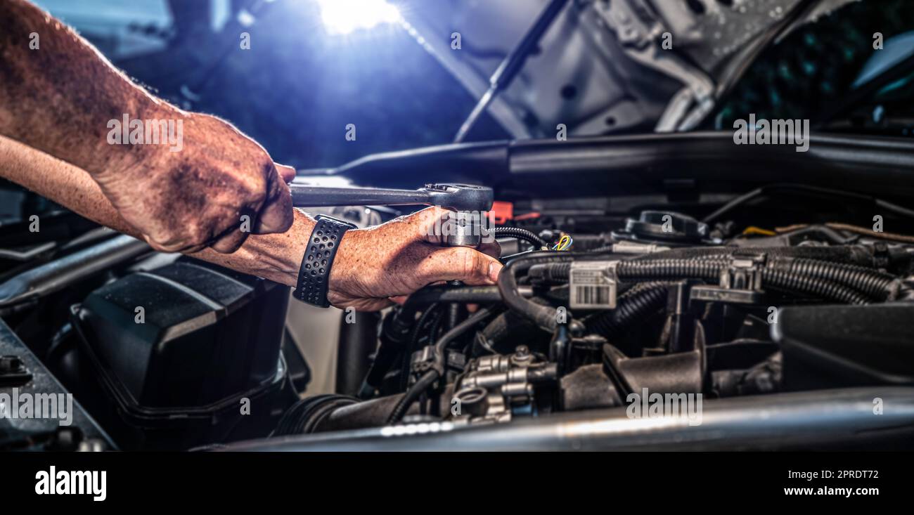 Garage engine repair hi-res stock photography and images - Alamy
