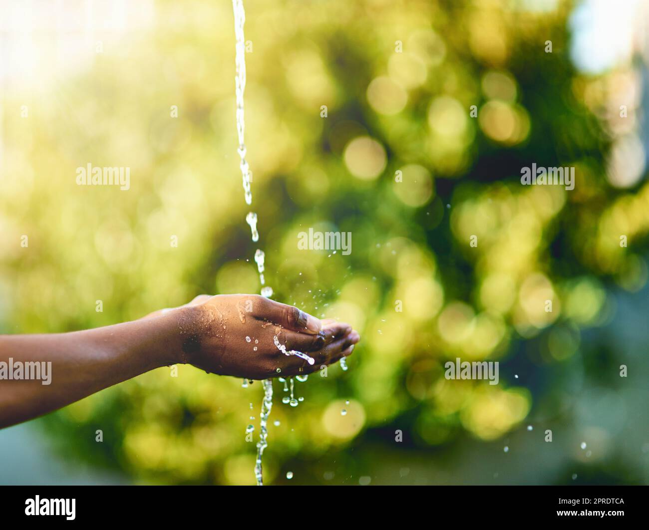 Fingers catching hi-res stock photography and images - Alamy