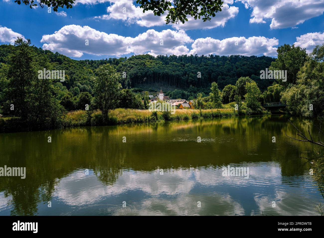 Idyllic lake scenery hi-res stock photography and images - Alamy