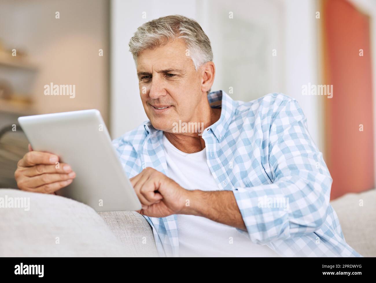 Scrolling social hi-res stock photography and images - Alamy