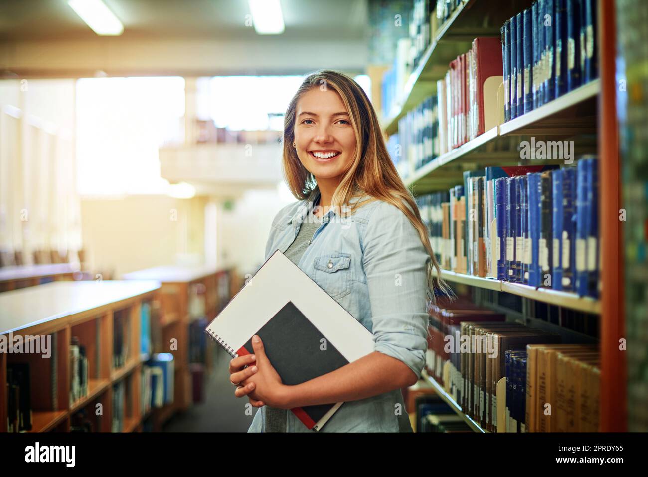 Female college student standing campus hi-res stock photography and ...