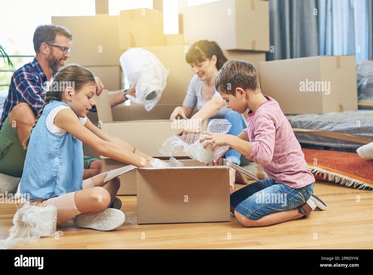 Teamwork family hi-res stock photography and images - Alamy