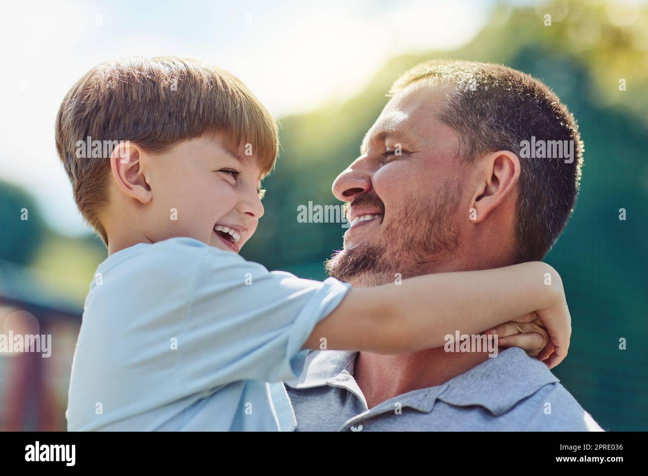 Dad and son bonding hi-res stock photography and images - Alamy