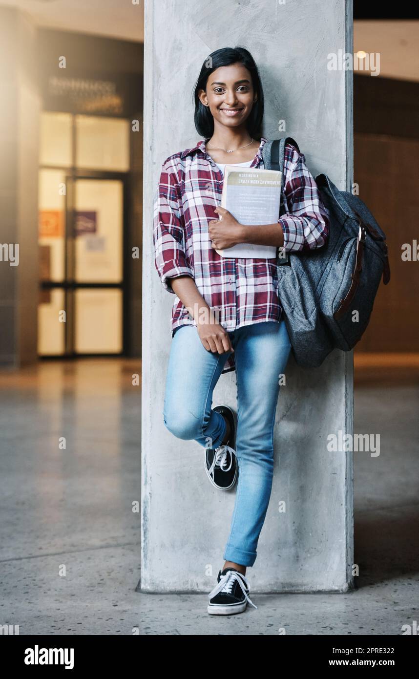 Full length college student hi-res stock photography and images - Alamy