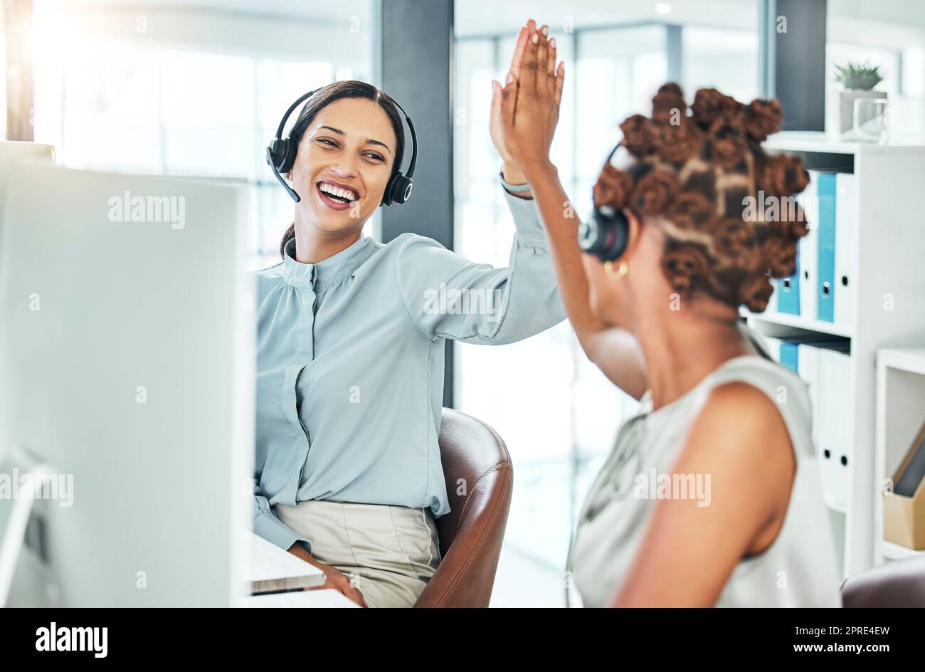 Happy computers hi-res stock photography and images - Alamy