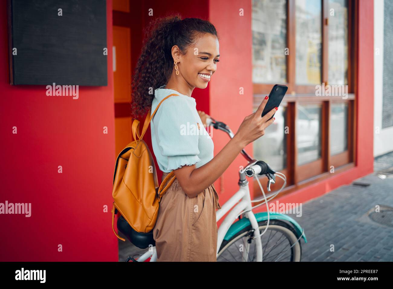 Phone and bike hi-res stock photography and images - Alamy