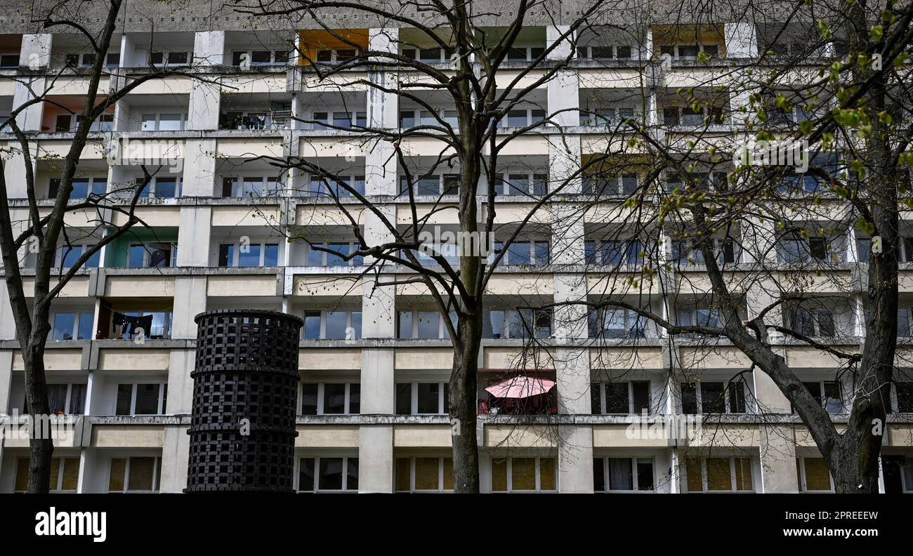 Potsdam, Germany. 26th Apr, 2023. View of the Staudenhof apartment ...