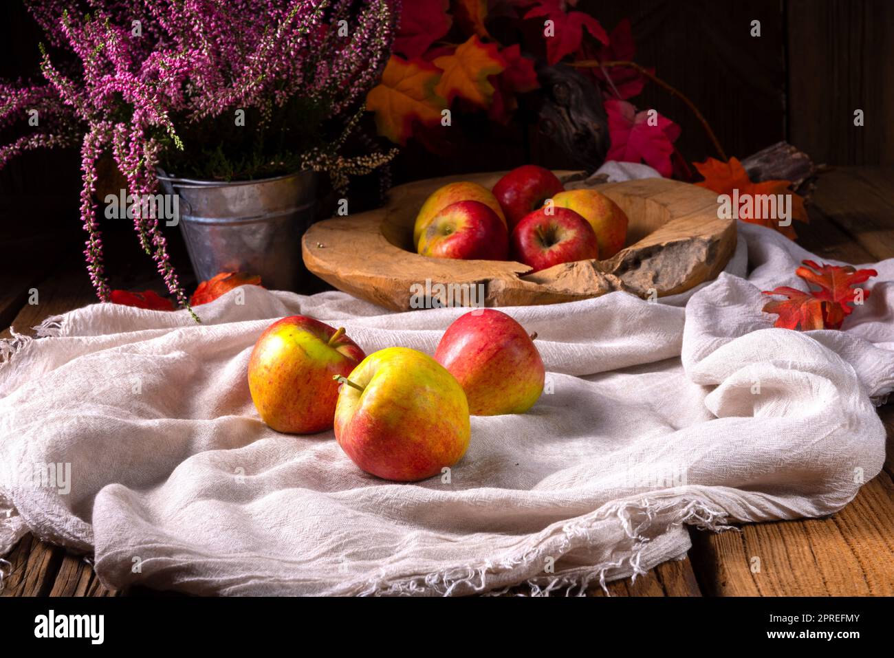 Freshly picked apples in a fruit bowl Stock Photo - Alamy