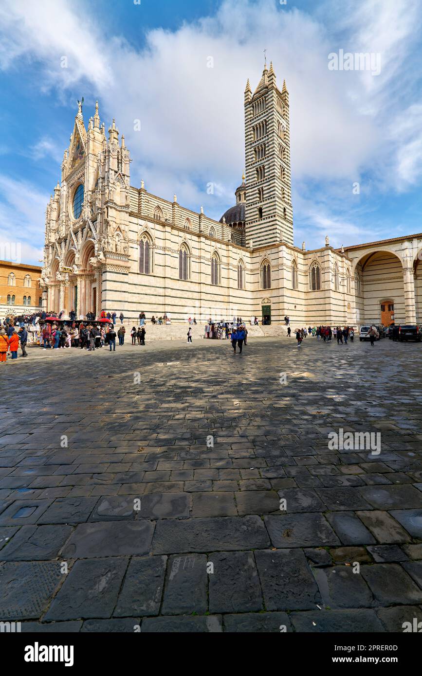 Duomo facade siena italy hi-res stock photography and images - Alamy