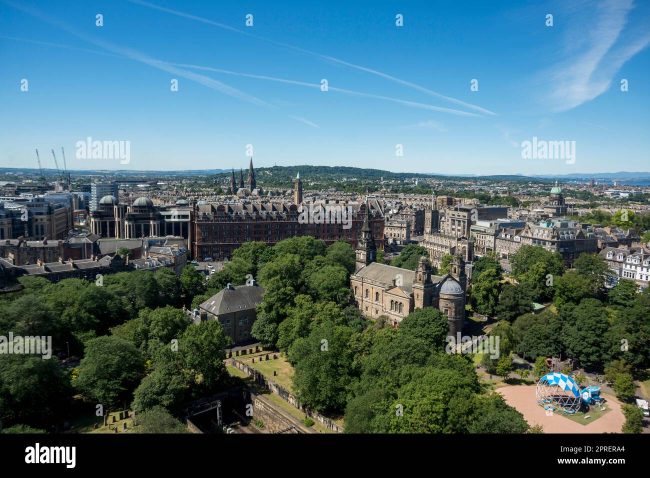 City landscape of Edinburgh with Parish Church of St Cuthbert Stock ...