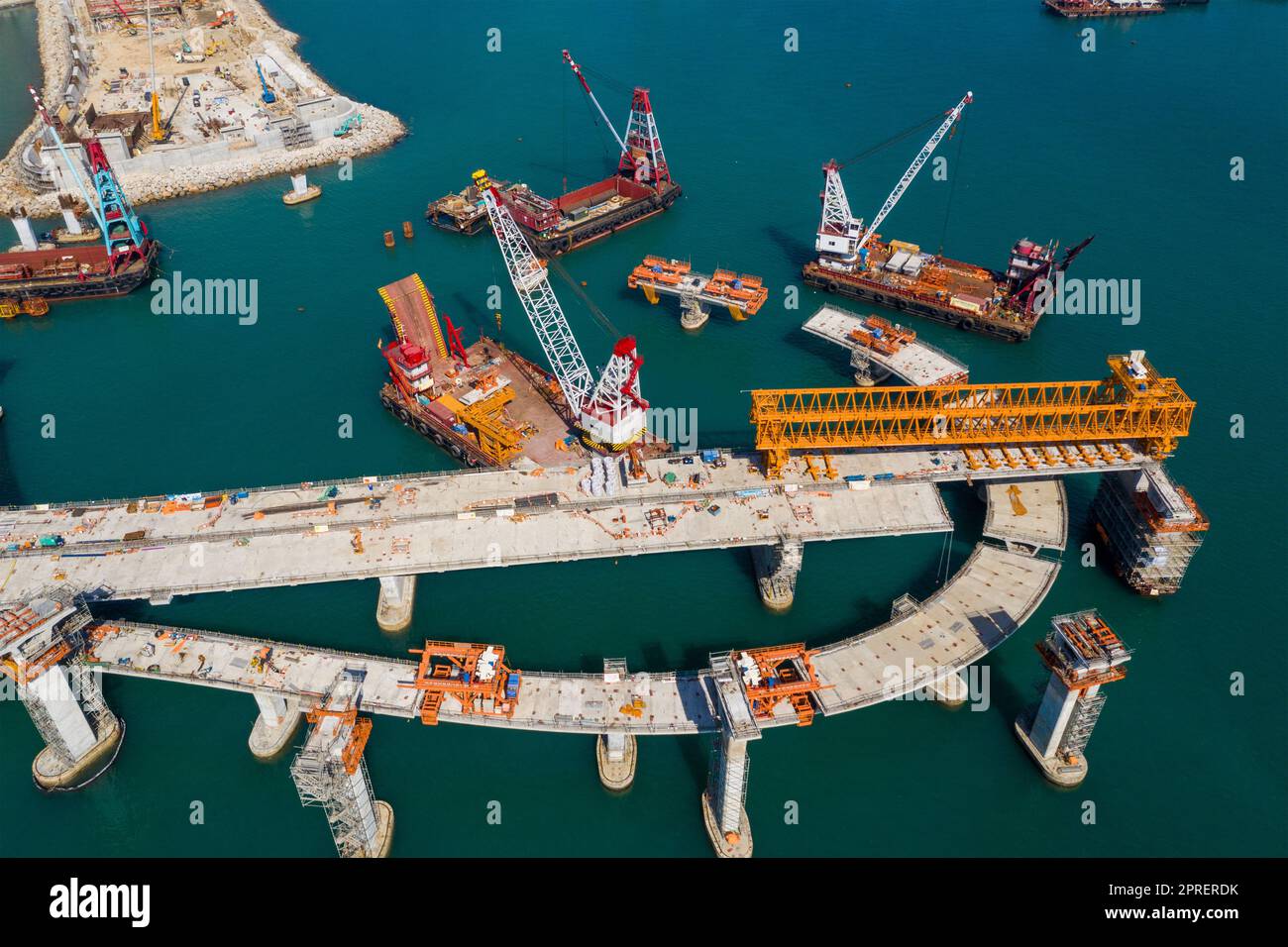 Cross harbor bridge under construction Stock Photo - Alamy