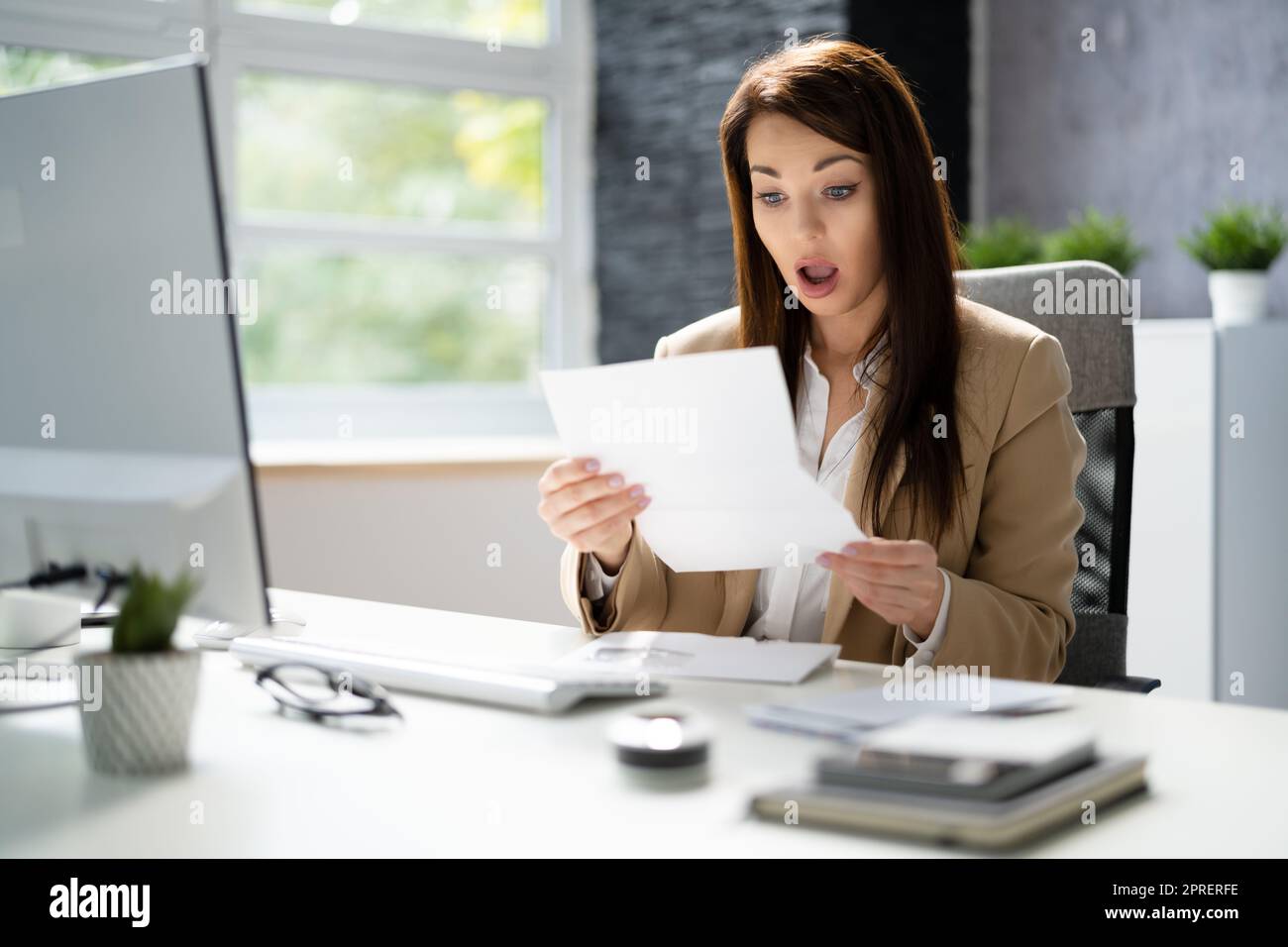 Woman shock letter happy hi-res stock photography and images - Alamy