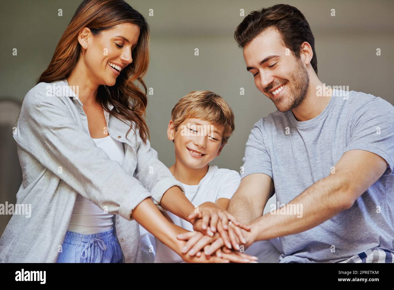 Children in huddle hi-res stock photography and images - Alamy