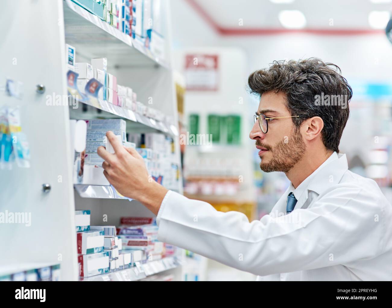 Pharmacy employee hi-res stock photography and images - Alamy