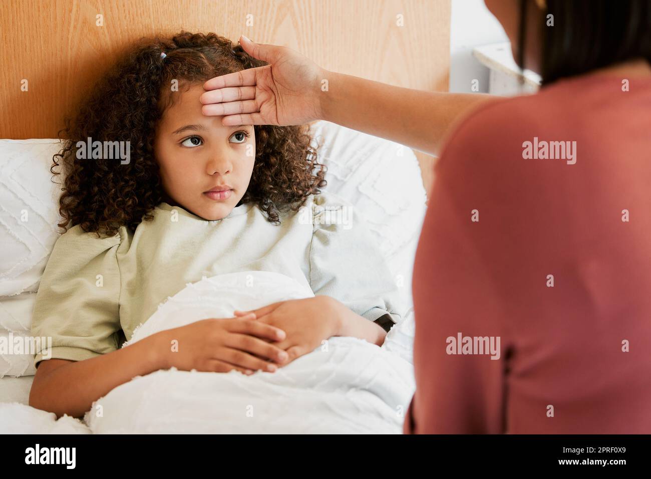 Black child anxious with parent hi-res stock photography and images - Alamy Black child anxious with parent hi-res stock photography and images - Alamy
