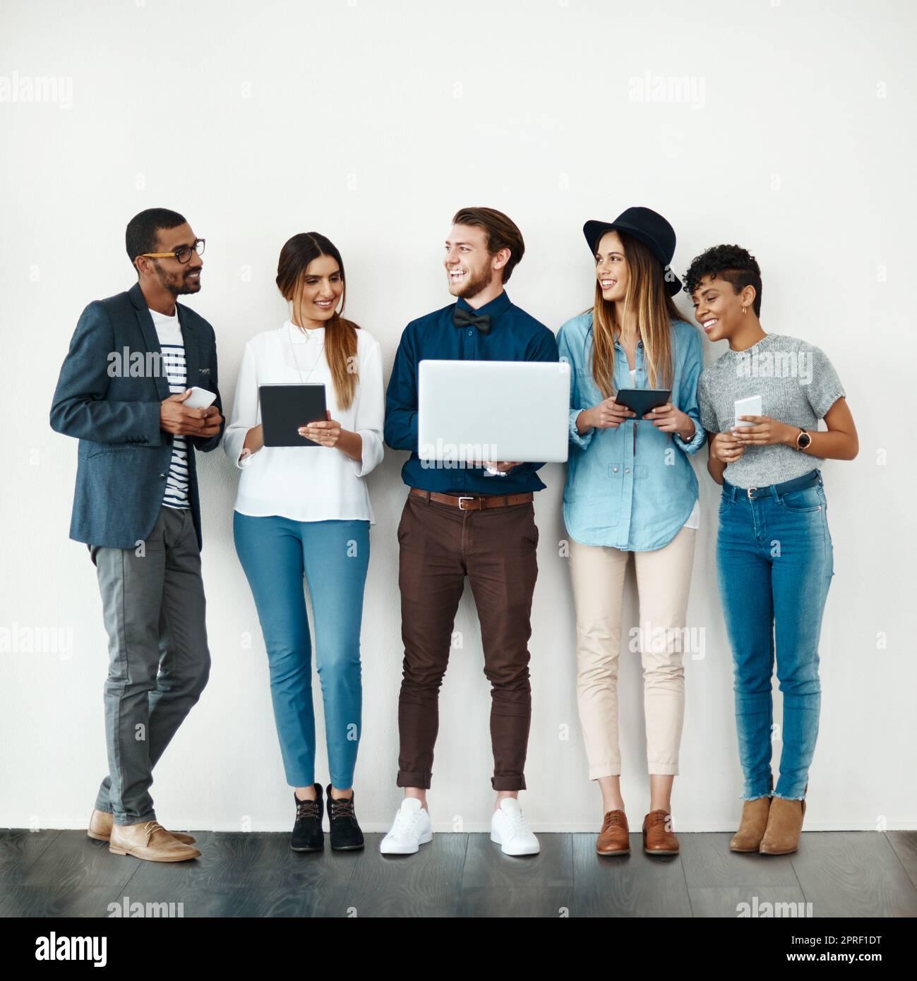 Group access hi-res stock photography and images - Alamy