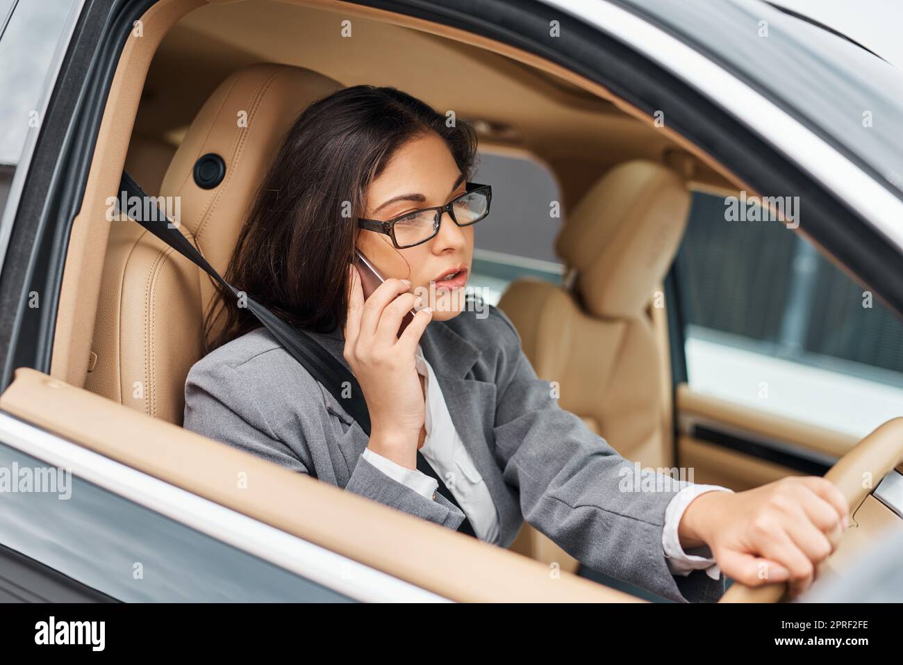 Women in car stuck at traffic hi-res stock photography and images - Alamy