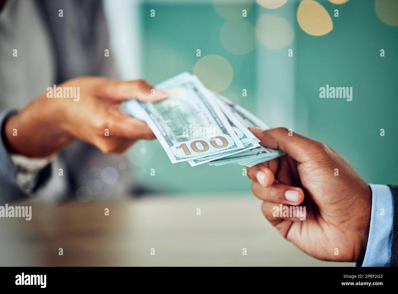 African hands exchanging money hi-res stock photography and images - Alamy