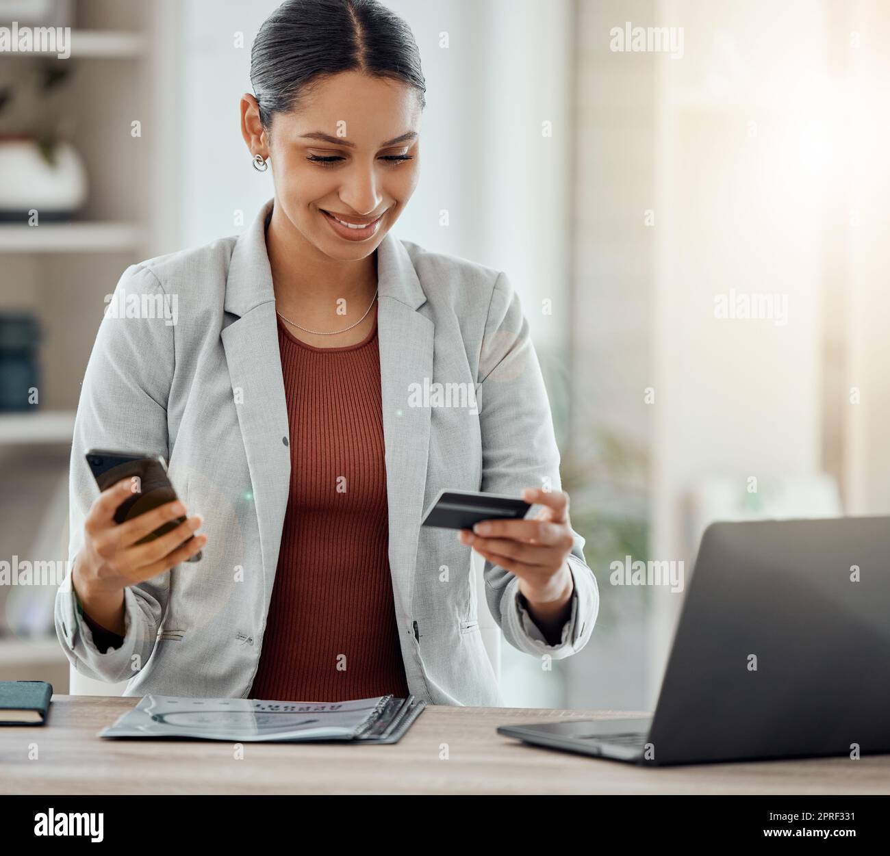 Happy transaction hi-res stock photography and images - Alamy