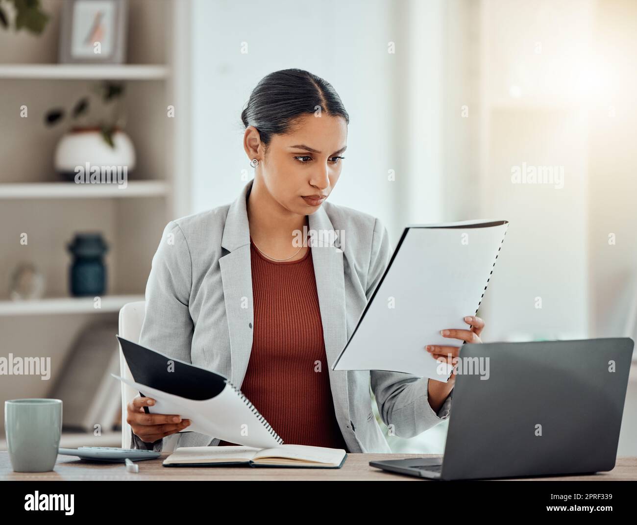 Trader worker hi-res stock photography and images - Alamy