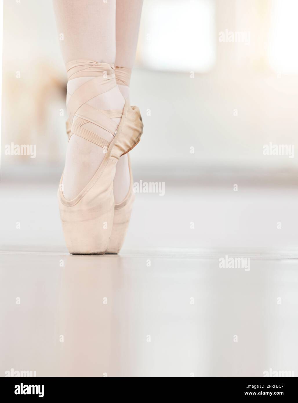 Tip toes hi-res stock photography and images - Alamy