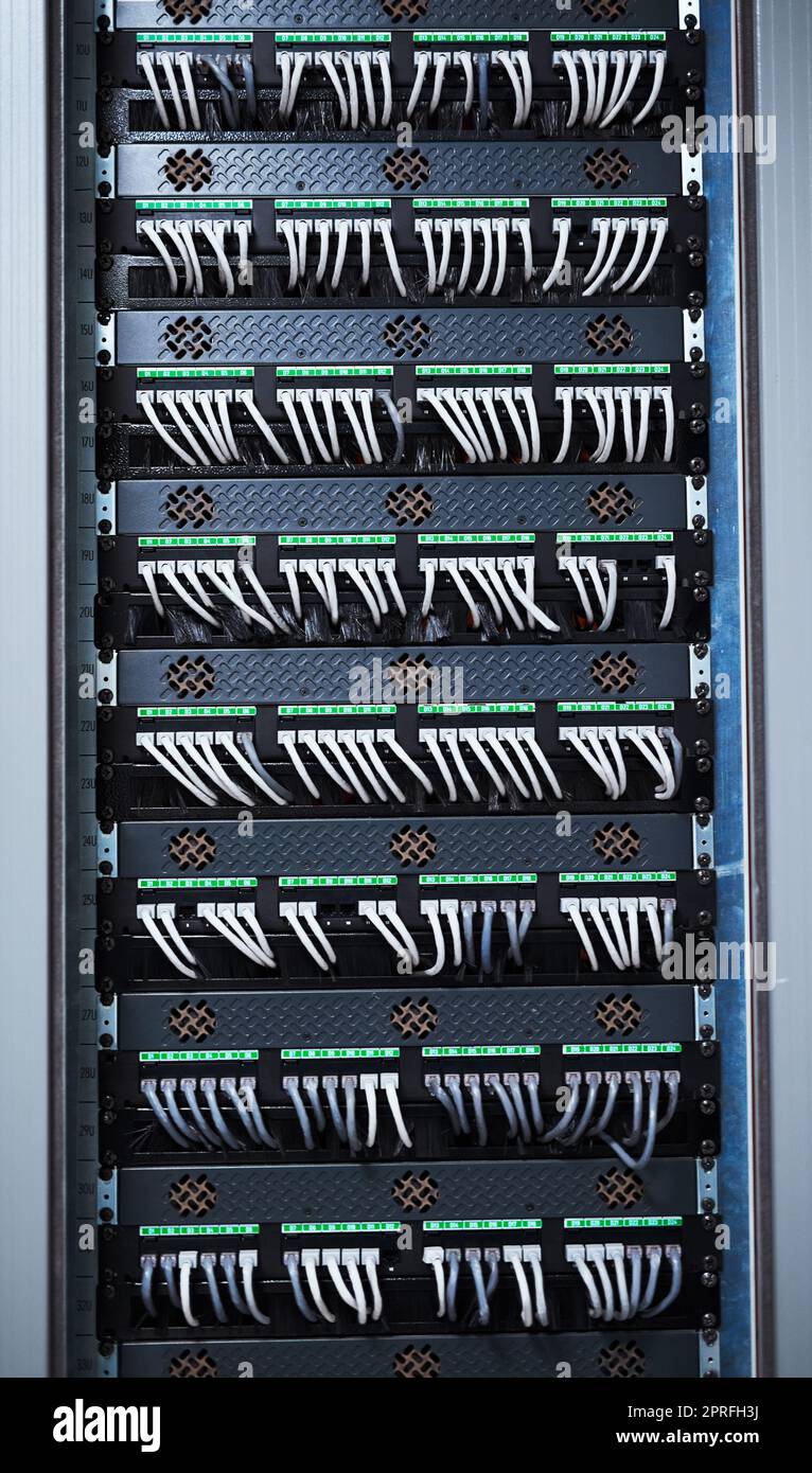 Computer server wiring hi-res stock photography and images - Alamy