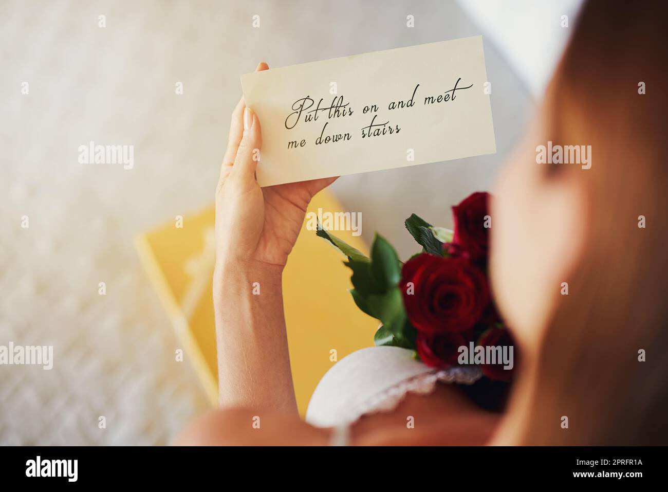 Woman reading a letter hi-res stock photography and images - Alamy