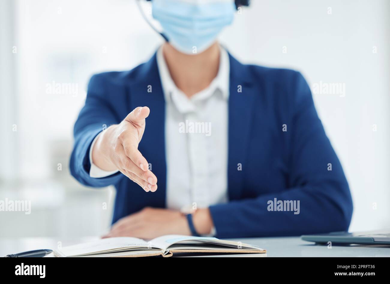 Hands reaching out hi-res stock photography and images - Alamy