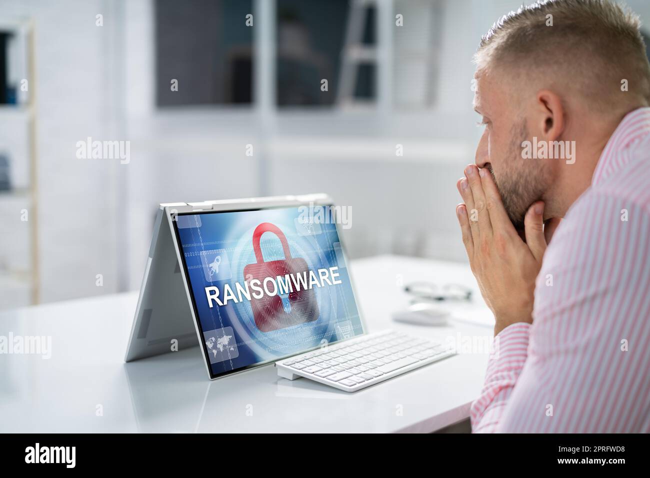 Hacked computer screen hi-res stock photography and images - Alamy